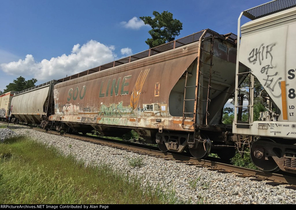 INTX 74336 Soo Line covered hopper